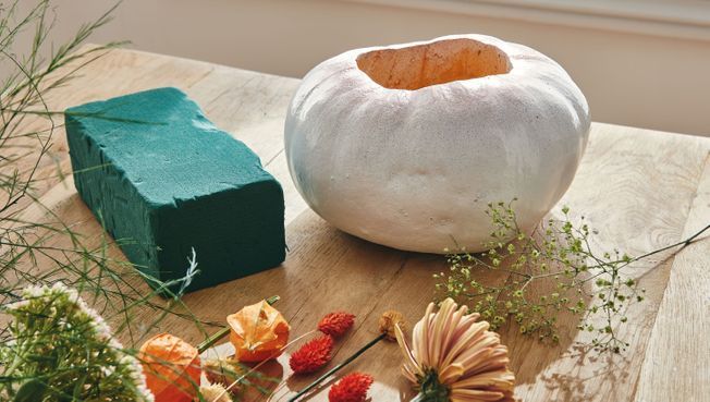 DIY Jardiland : créez une composition florale avec une citrouille