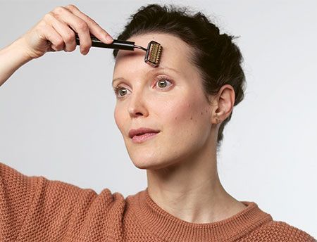 Rides sur le front : une facialiste livre ses 4 gestuelles pour les lisser