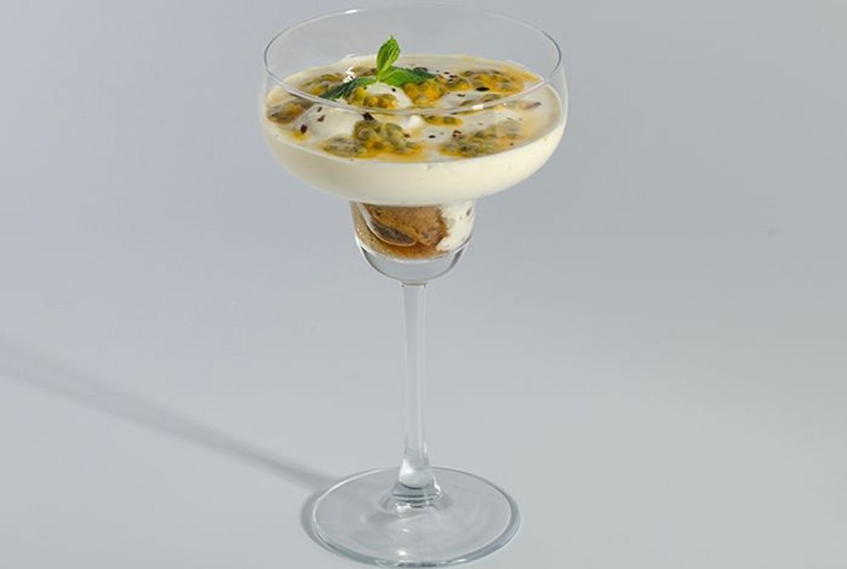 Cyril Lignac révèle la recette de son tiramisu aux fruits de la passion ...