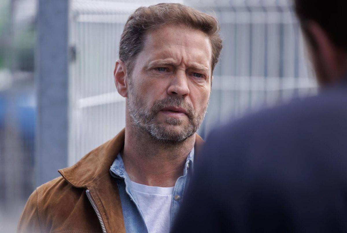 « Mort sur la piste » : comment Jason Priestley, star de « Beverly ...