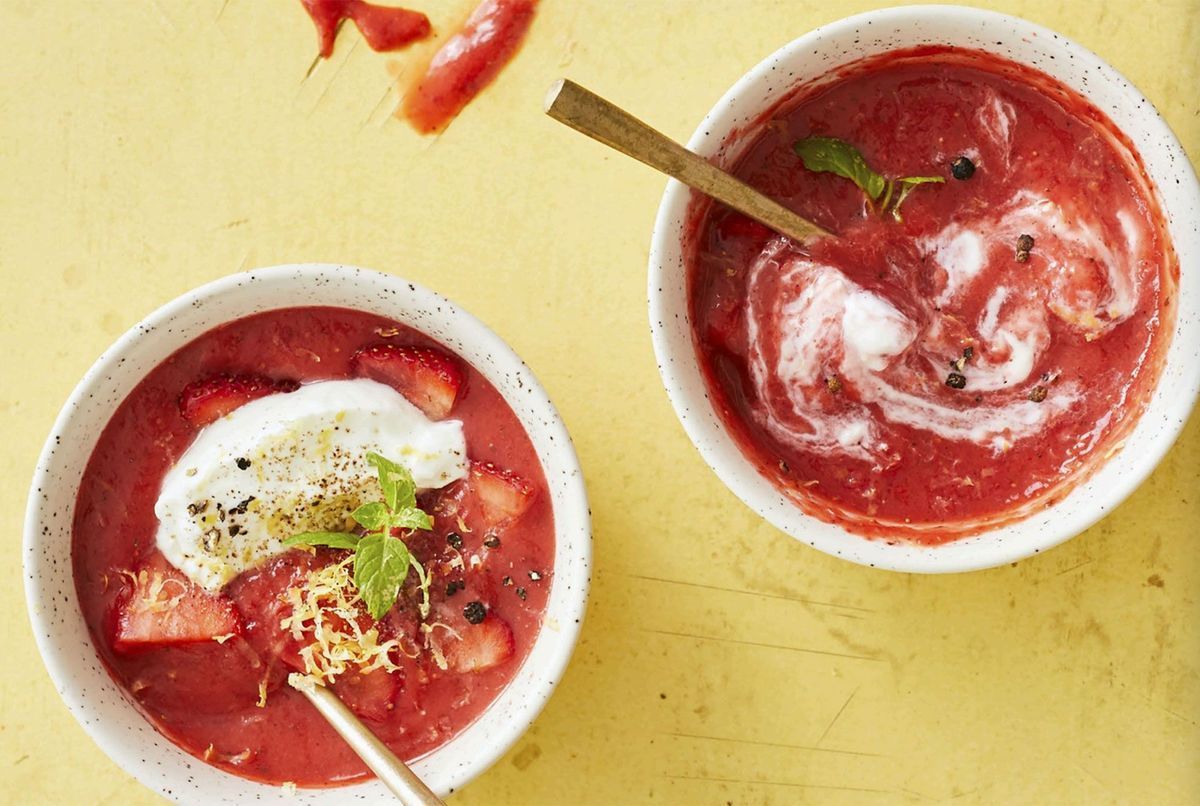 Dessert sans cuisson : la recette simplissime de la nage de fraise, à ...