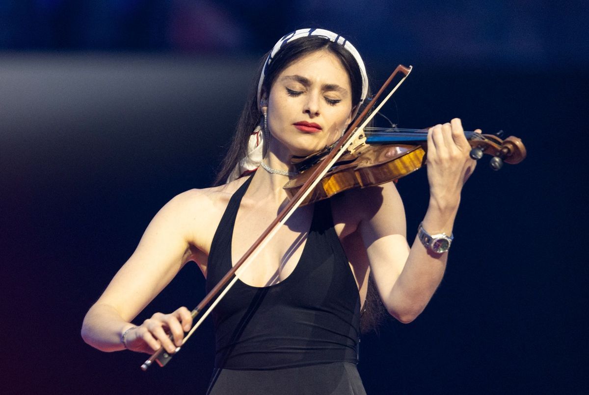 Esther Abrami ( « Women » ) : « Le violon est un sport