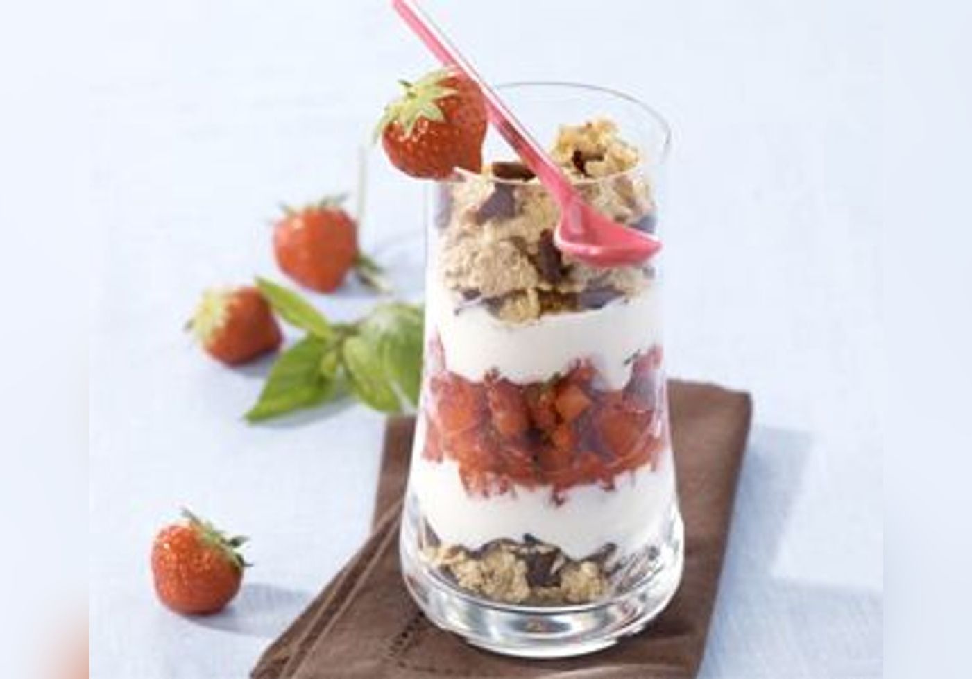 Verrine de fraises au yaourt et céréales