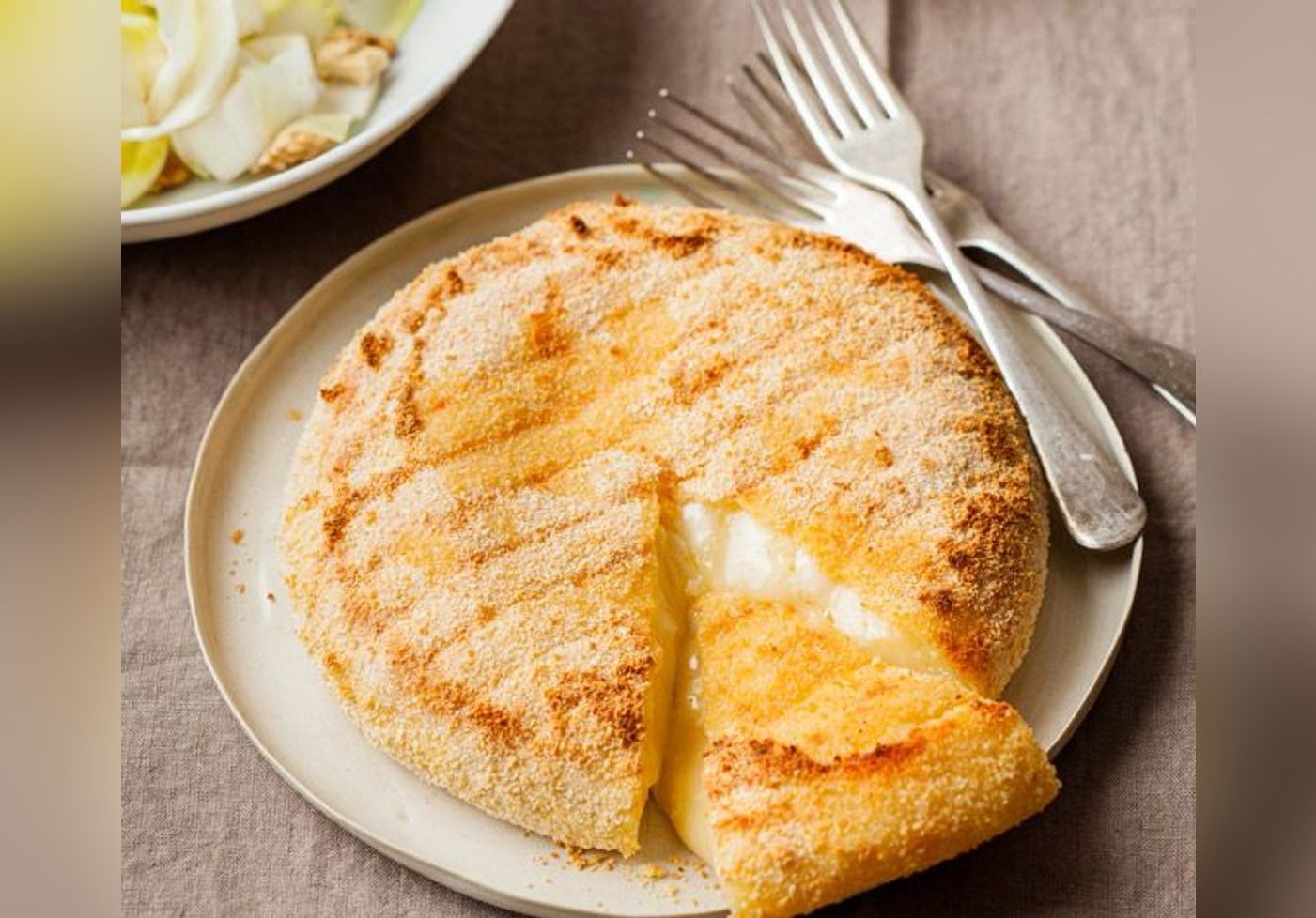 Fromage pour tartiflette pané au miel et salade d’endives