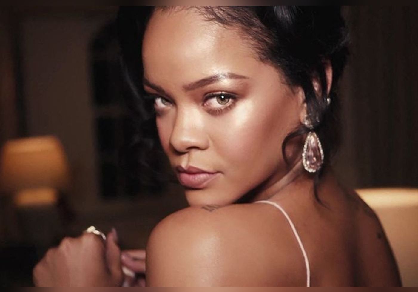 Rihanna Enceinte Et Sans Maquillage… Elle Dévoile Une Photo Intime De