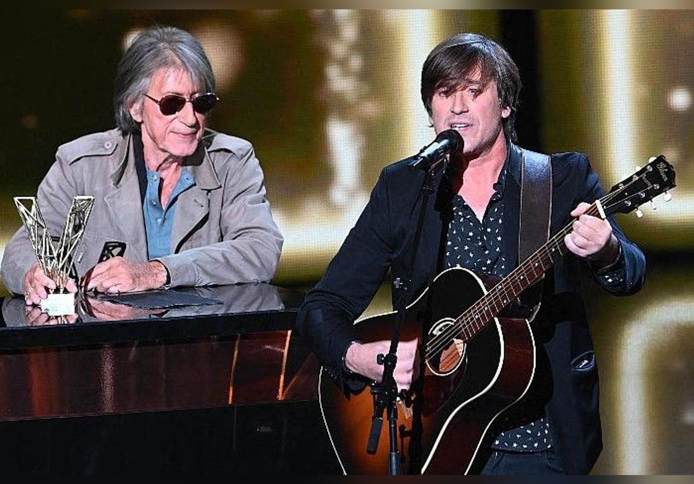 Jacques Dutronc fait ses adieux à la scène en plein milieu de la ... Jacques Dutronc fait ses adieux à la scène en plein milieu de la ...