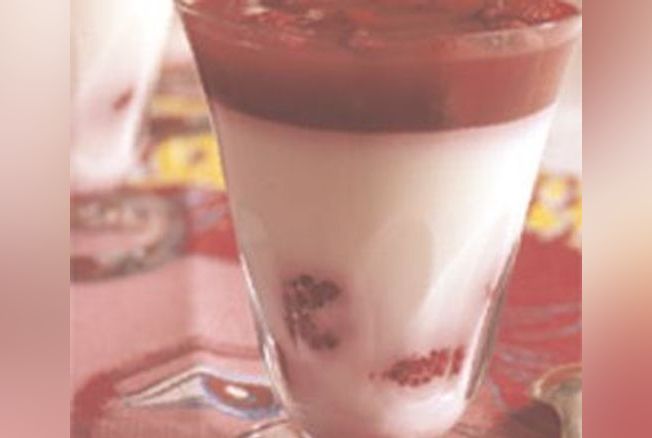 Mousse au fromage blanc à la gelée de fruits rouges