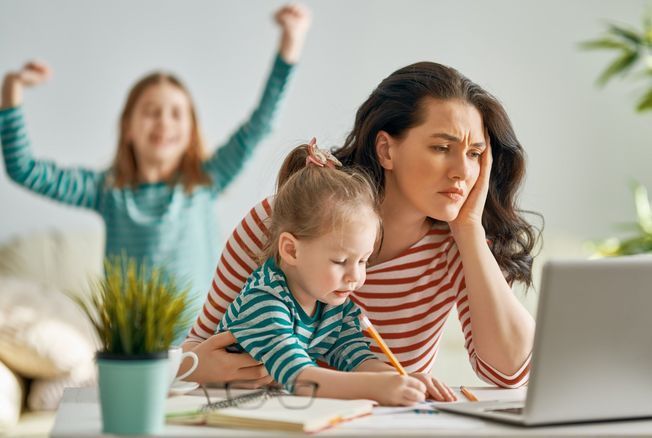 Qu'est-ce que le « kinkeeping » et êtes-vous concernée en tant que femme