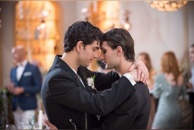 « Ici tout commence » : quelle suite pour les personnages de Greg et Eliott, après leur mariage