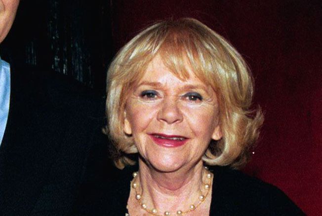 « Le Miel et les Abeilles » : mort de tante Marthe (Laurence Badie)… La ...