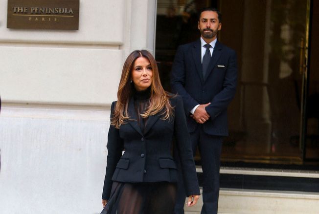 Fashion Week de Paris : Eva Longoria renversante à 49 ans, elle ose la robe 100% transparente