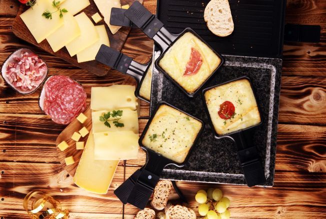 Les meilleures machines à raclette pour réchauffer vos soirées d’hiver